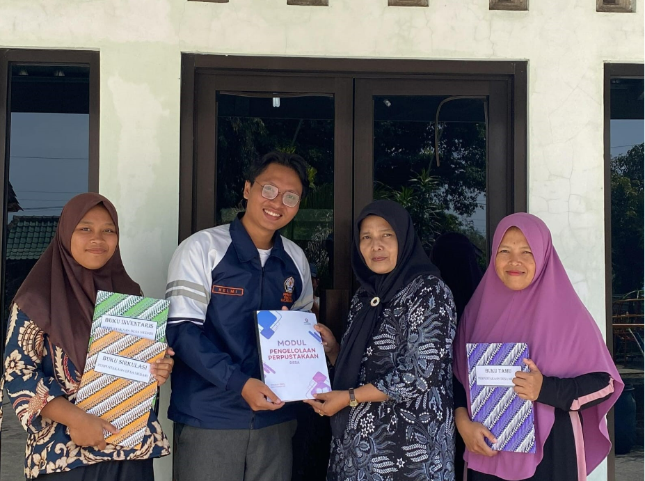 Mahasiswa KKN UNDIP Menyulut Semangat Baru di Perpustakaan Desa Medari ...